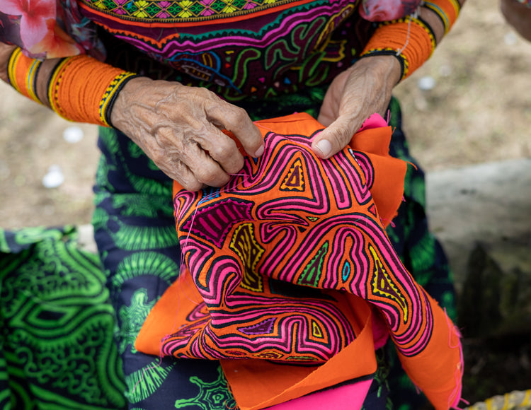 Maroon And Blue Gourd With Bird Mola – TraderBrock